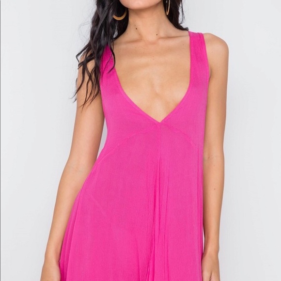 TSH | Dresses | Nwt Deep V Midi Hilo Dress One Left | Poshmark